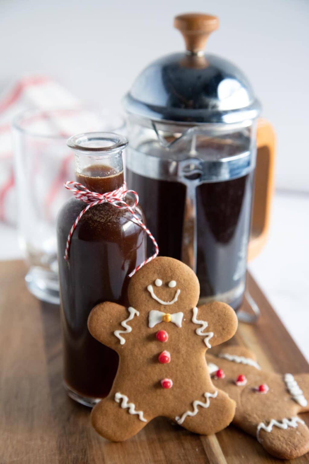 Homemade Gingerbread Latte (Sweet & Spicy) - Kylee Cooks