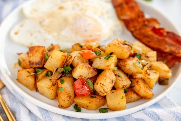 Crispy Breakfast Potatoes (Potatoes O'Brien) - Kylee Cooks
