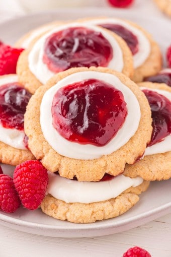 Raspberry Cheesecake Cookies (copycat recipe) - Kylee Cooks